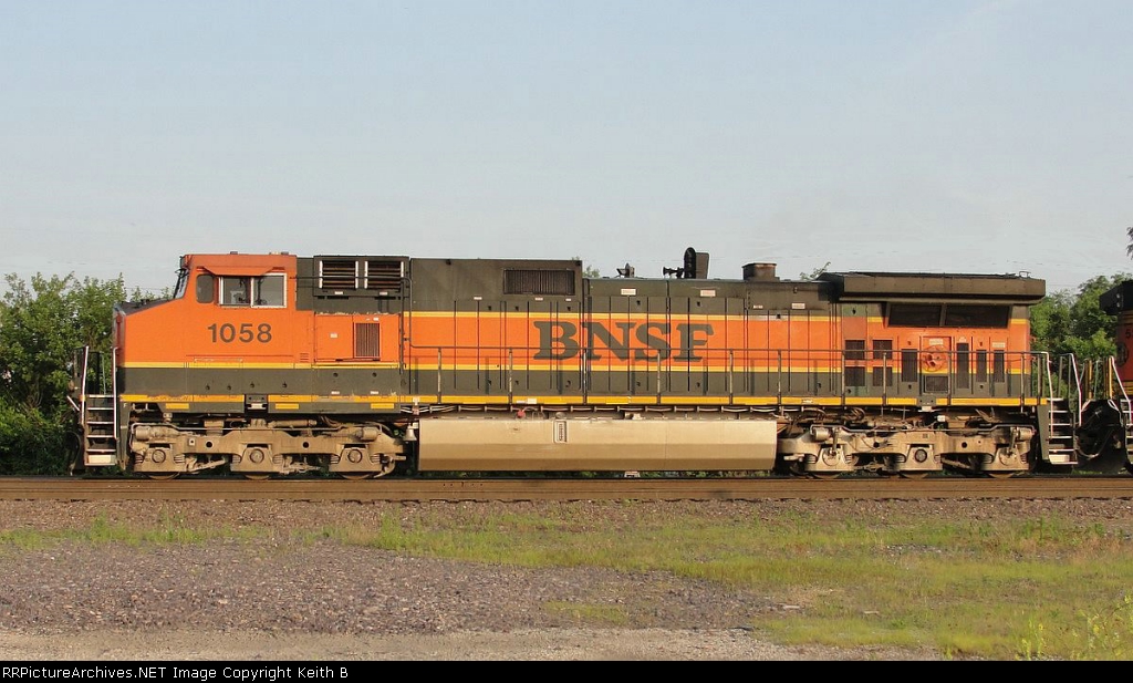 BNSF 1058